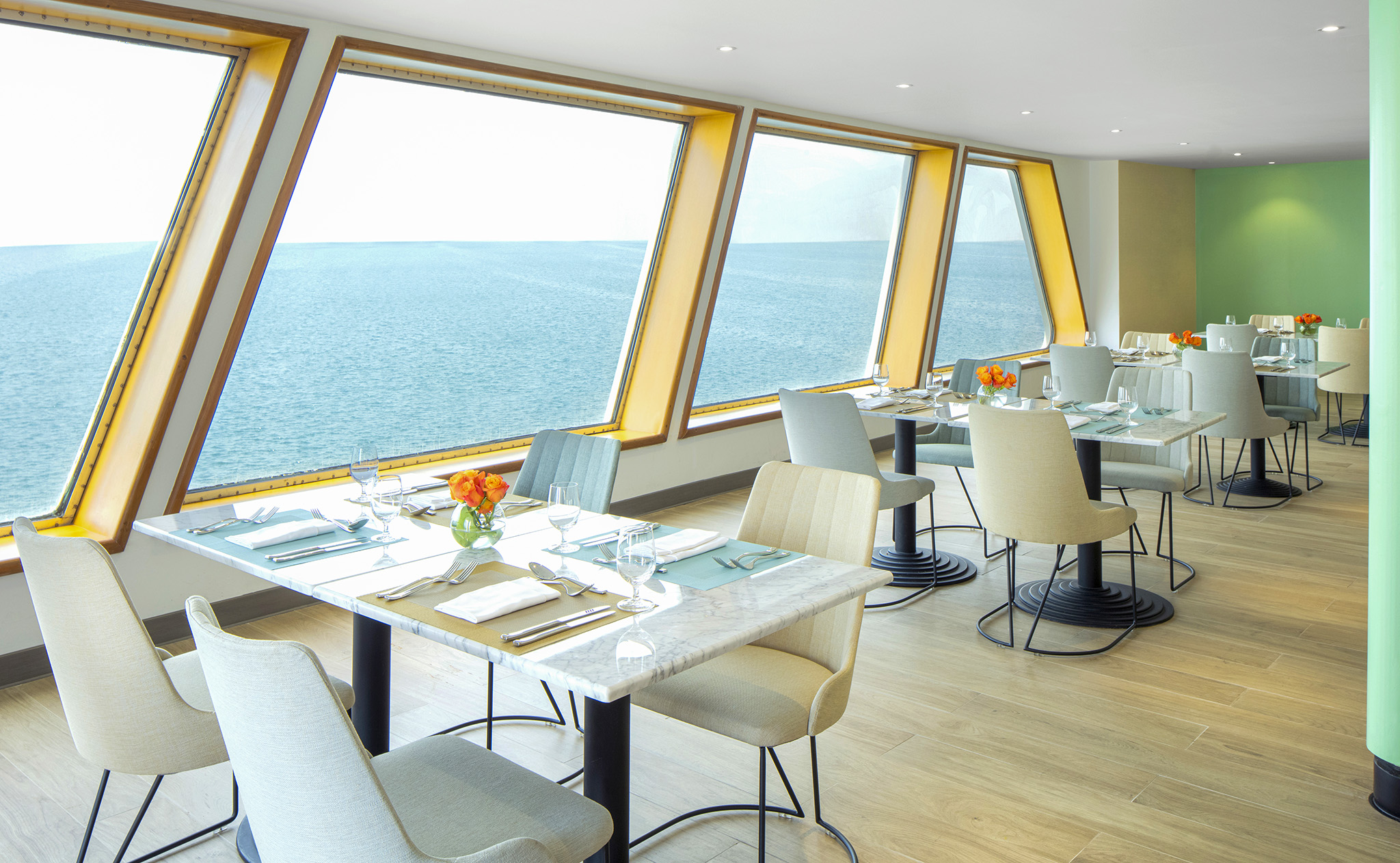 Restaurants & Nightlife in Dubai | Queen Elizabeth 2